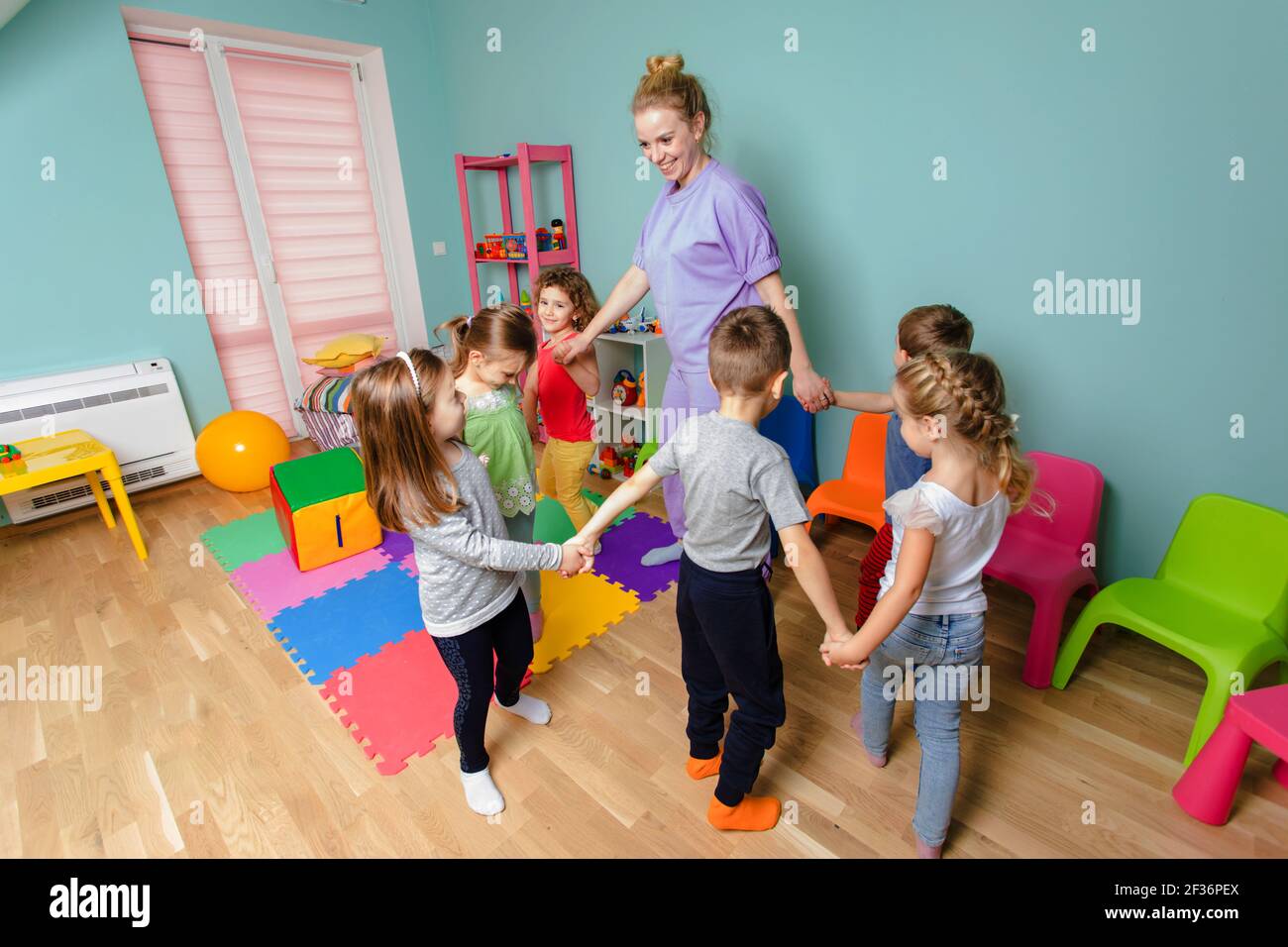 Dancing lesson children teaching hi-res stock photography and images ...