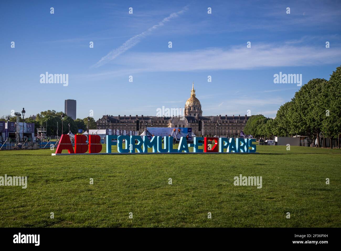 Paris april 25 car hi-res stock photography and images - Alamy