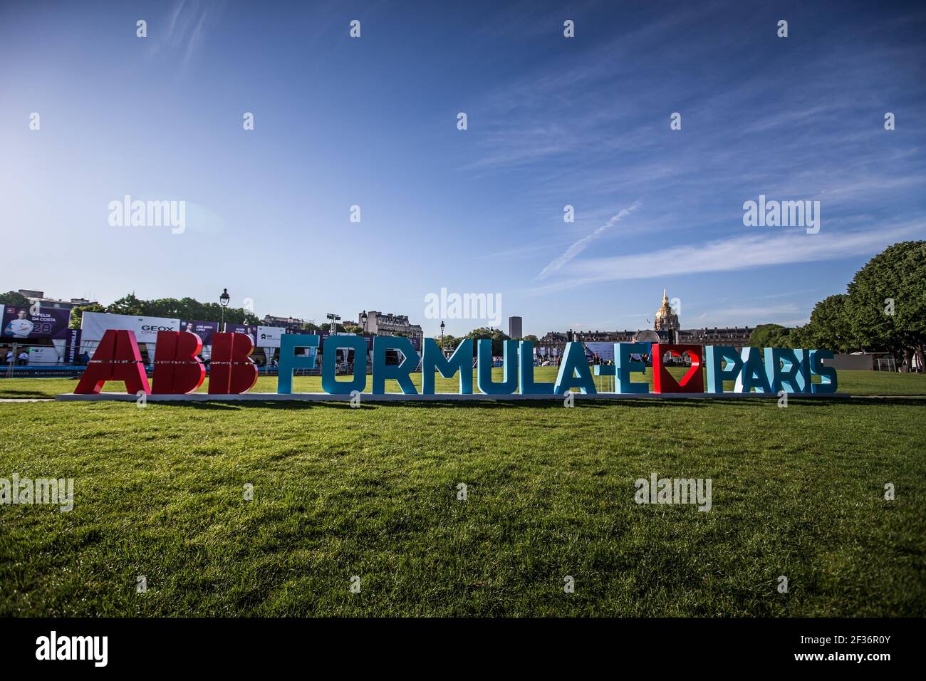 Paris april 25 car hi-res stock photography and images - Alamy