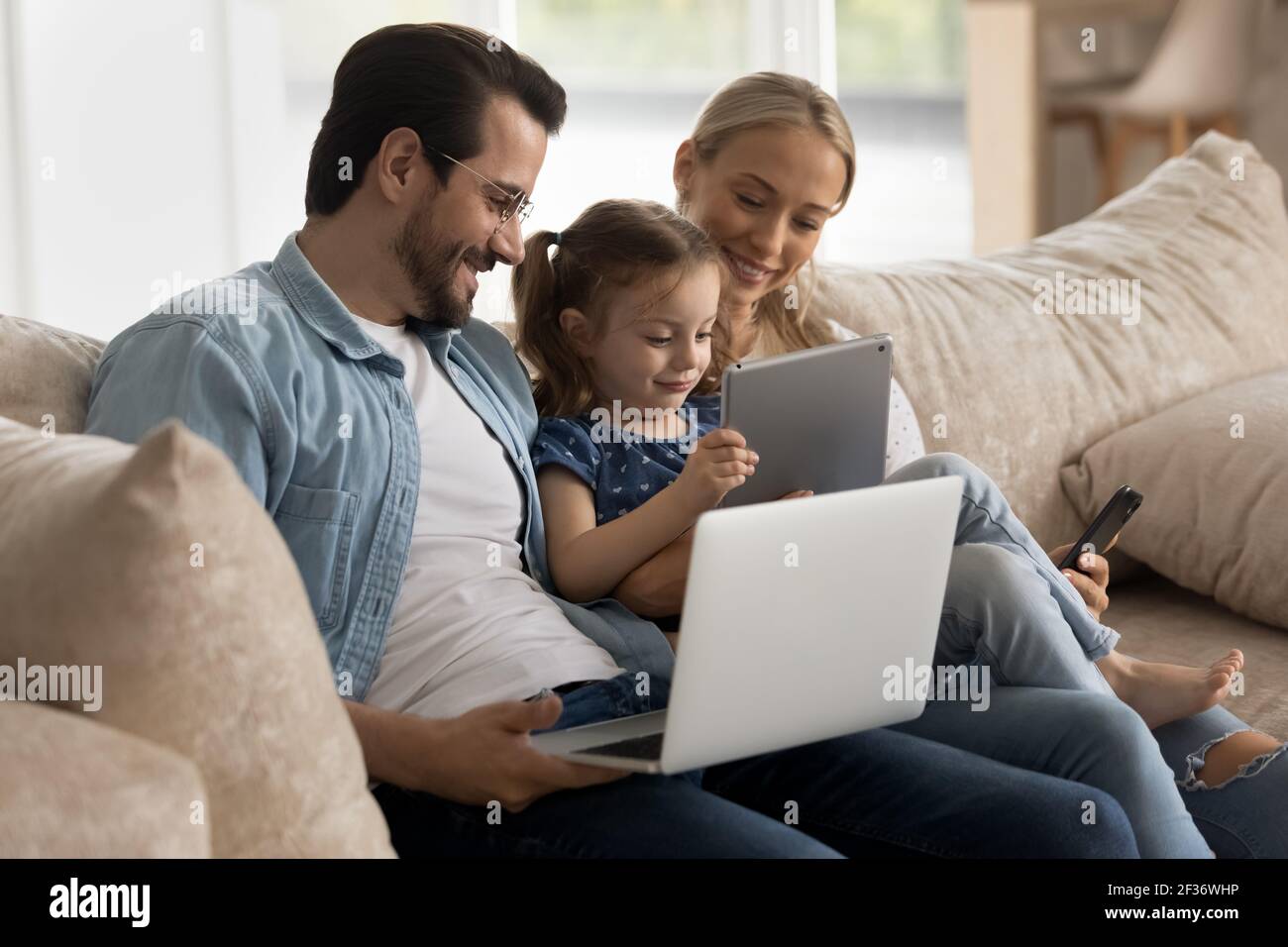 Family electronic gadgets child hi-res stock photography and images - Alamy