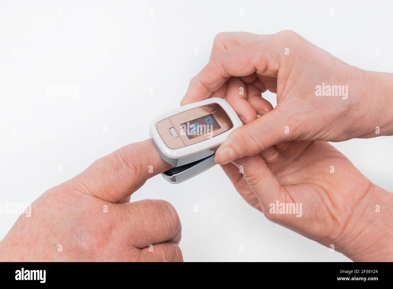 Pulse oximeter hi-res stock photography and images - Alamy