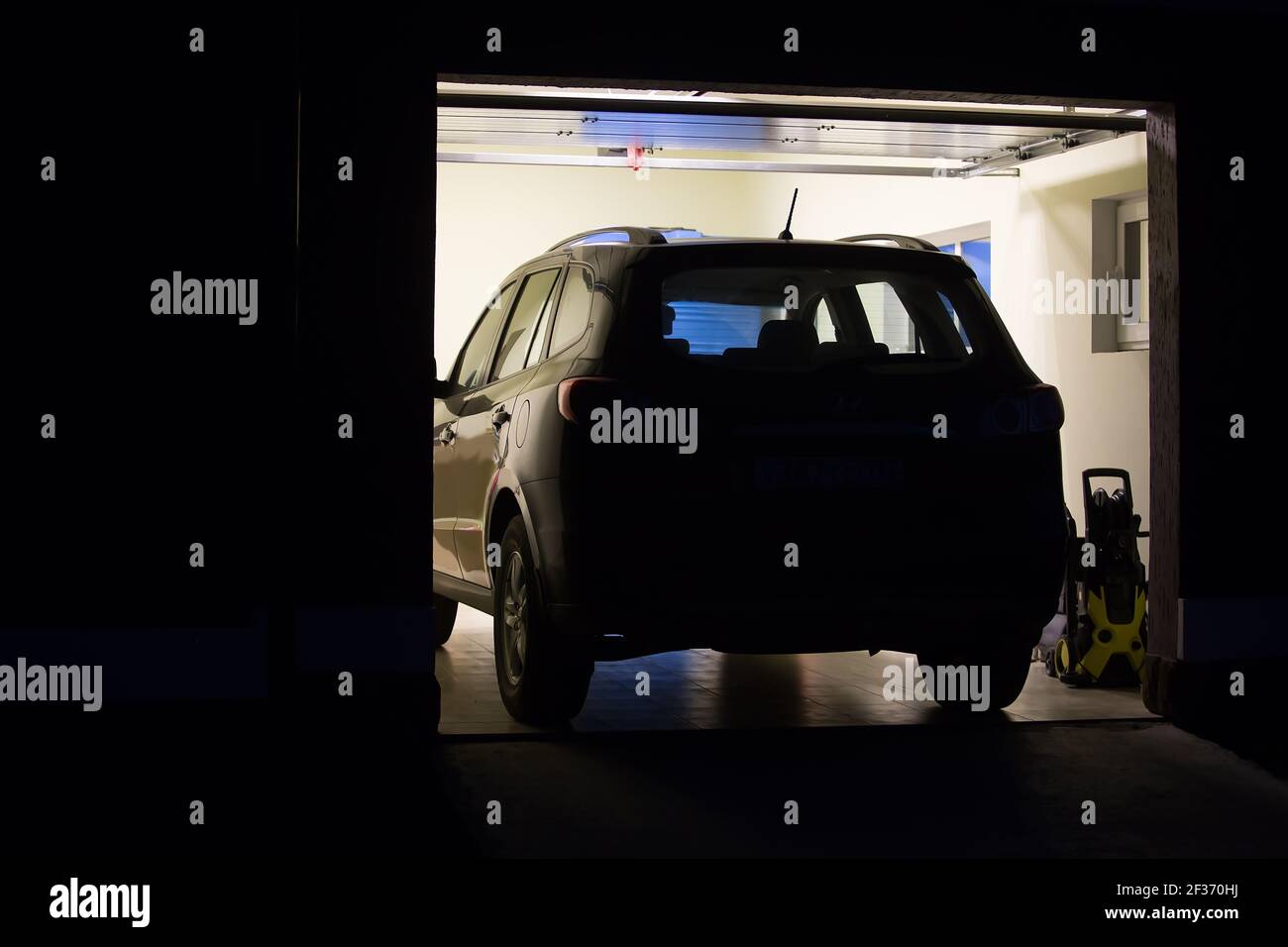 Empty garage illuminated by lamp hi-res stock photography and images ...
