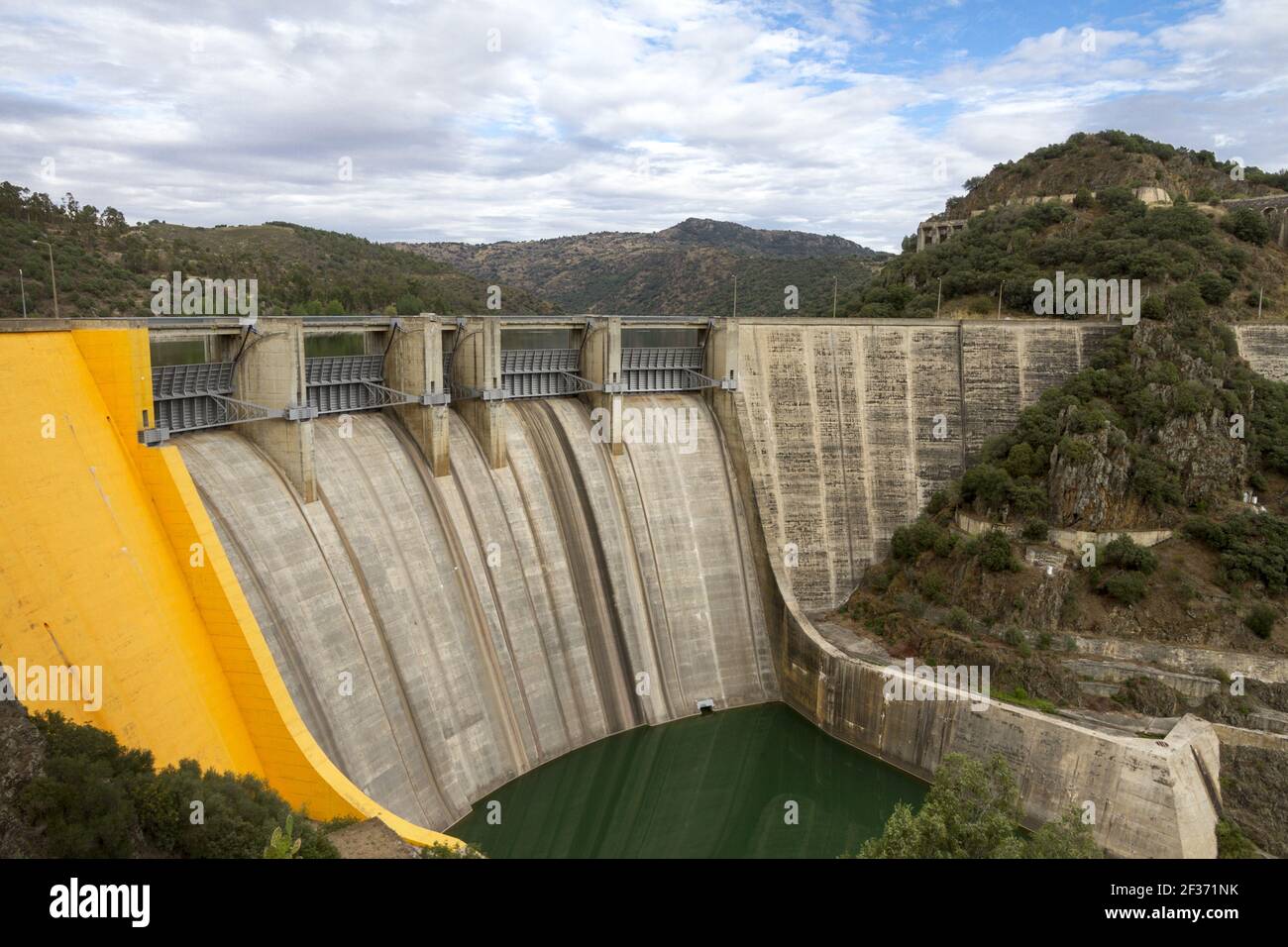 Restricts the flow hi-res stock photography and images - Alamy