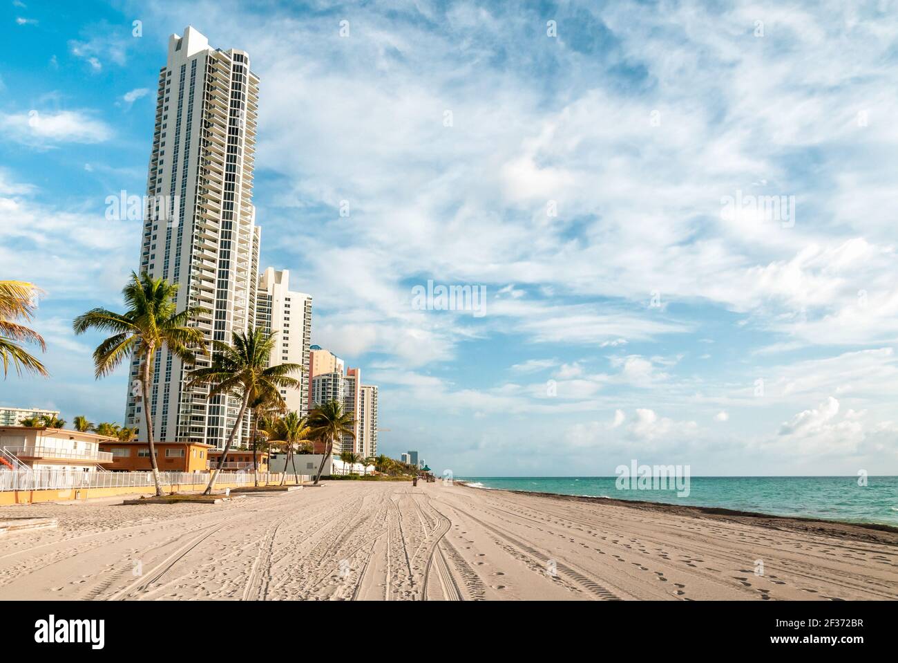 Sunny isles florida water hi-res stock photography and images - Alamy