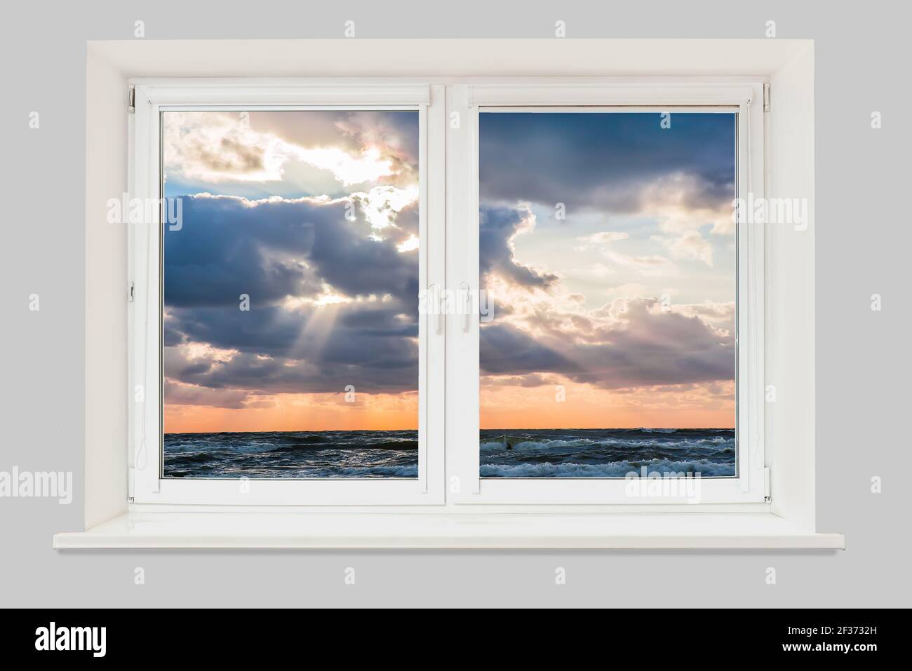 Beautiful sunset from deck cruise hi-res stock photography and images ...