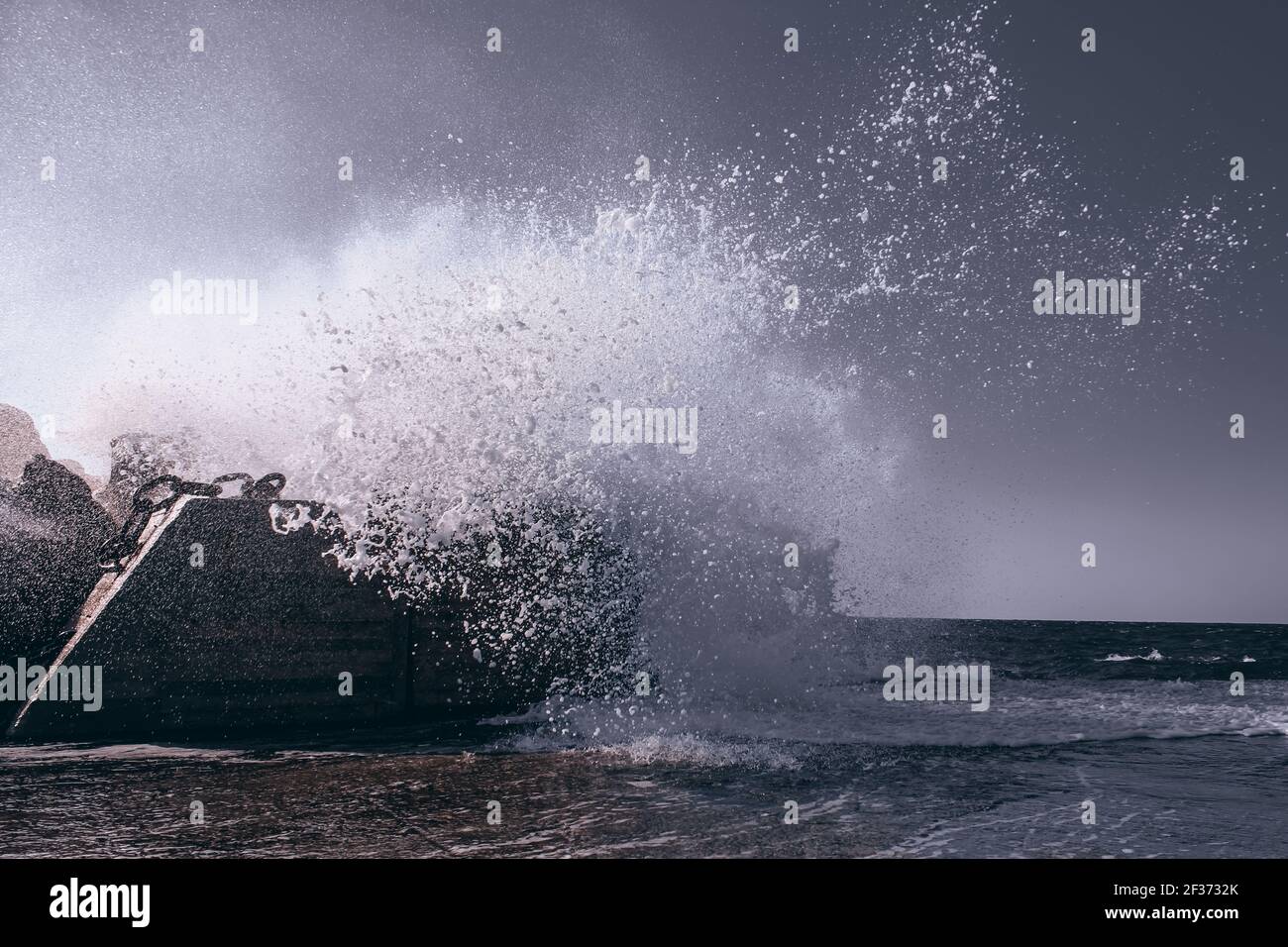Extreme wave hi-res stock photography and images - Alamy