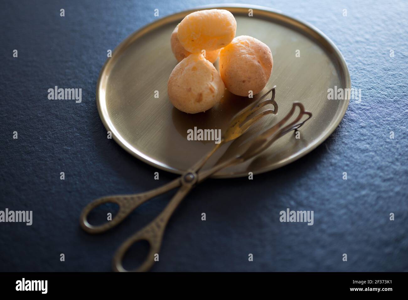 Serving platter and tongs hi-res stock photography and images - Alamy