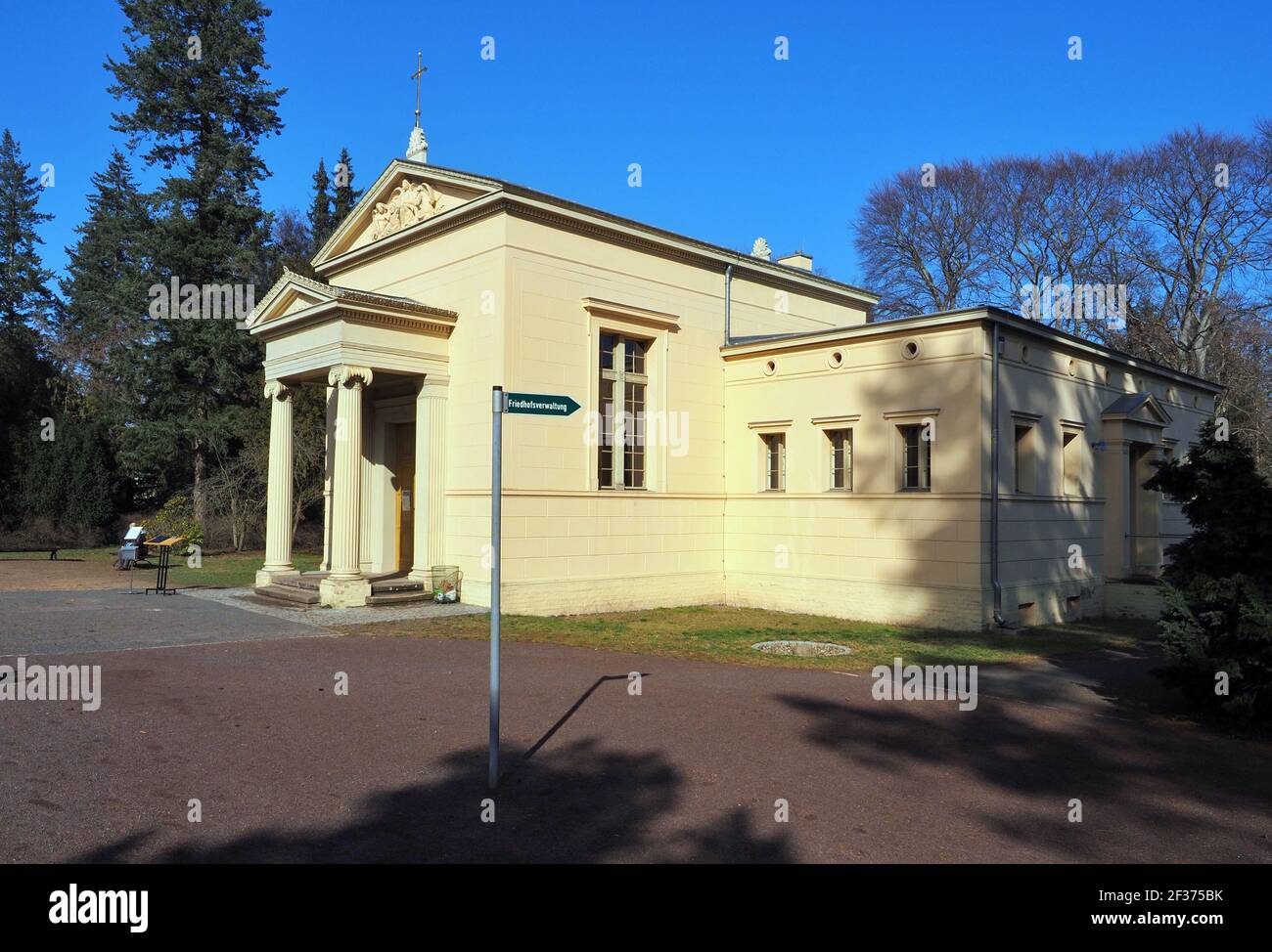 Neoclassical chapel hi-res stock photography and images - Alamy