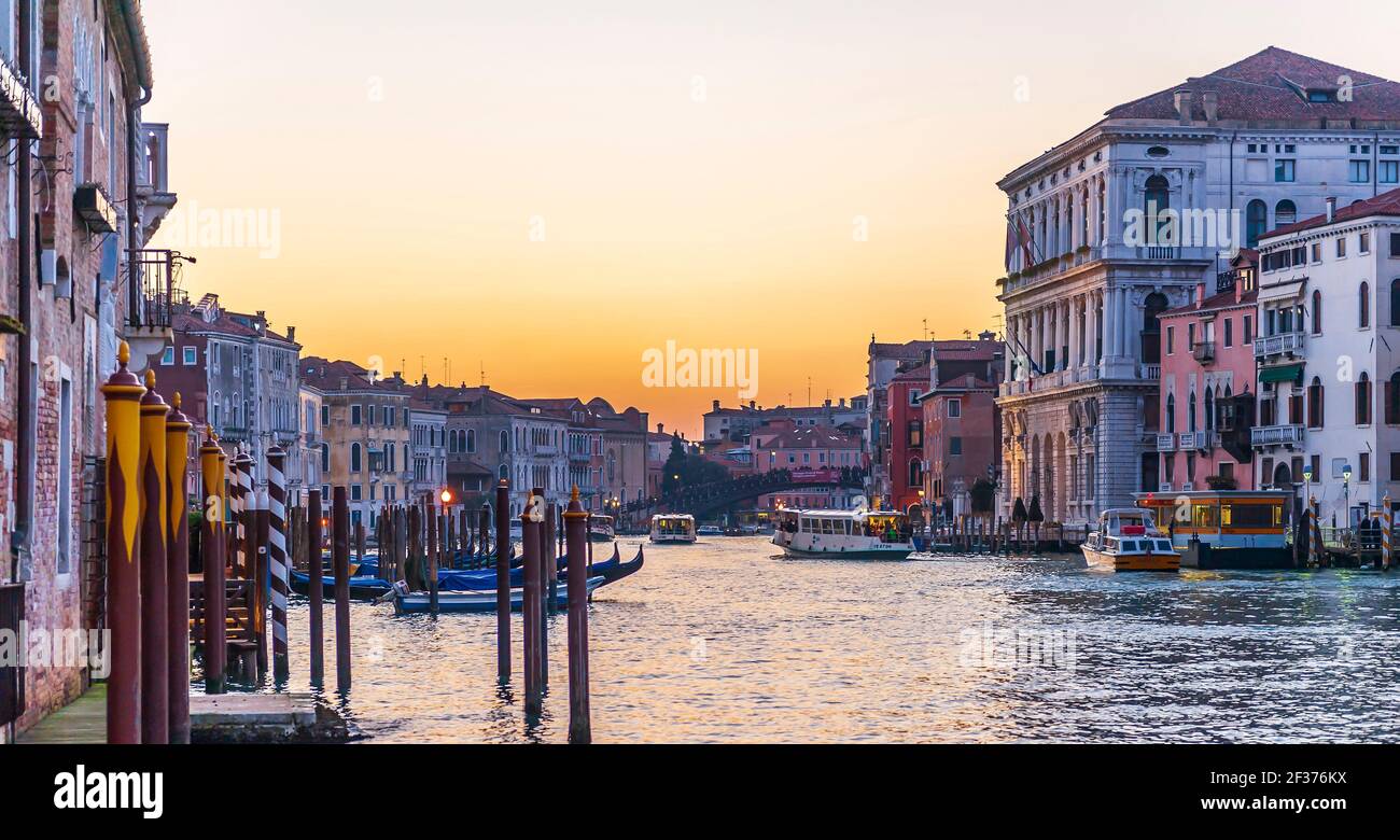 Canal traffic lights hi-res stock photography and images - Alamy