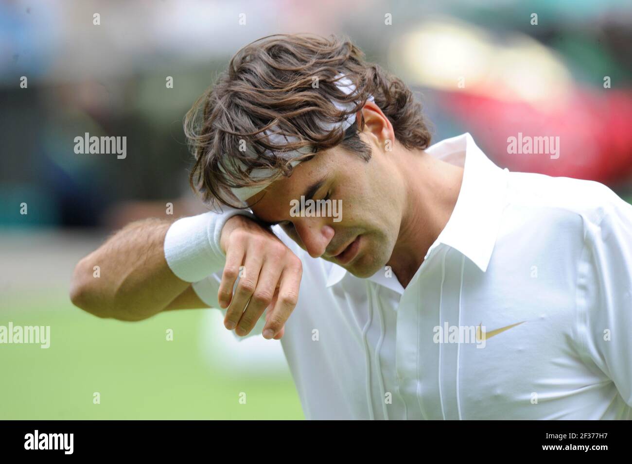WIMBLEDON 2010. 1st DAY. RODGER FEDERER DURING HIS FIVE SET MATCH WITH ...