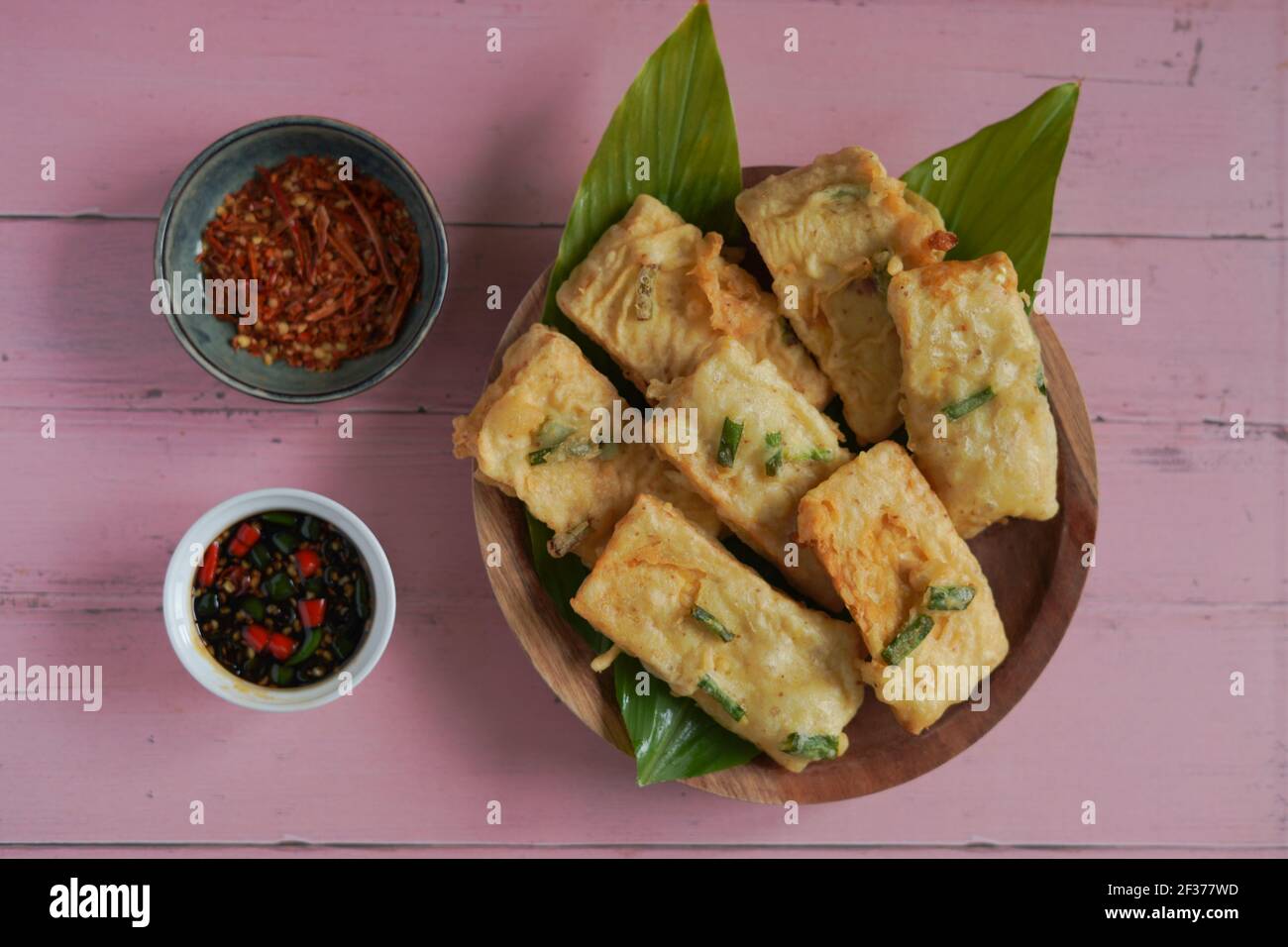 Tempe Mendoan : Indonesian Traditional Food Deep Fried Tempeh Stock ...