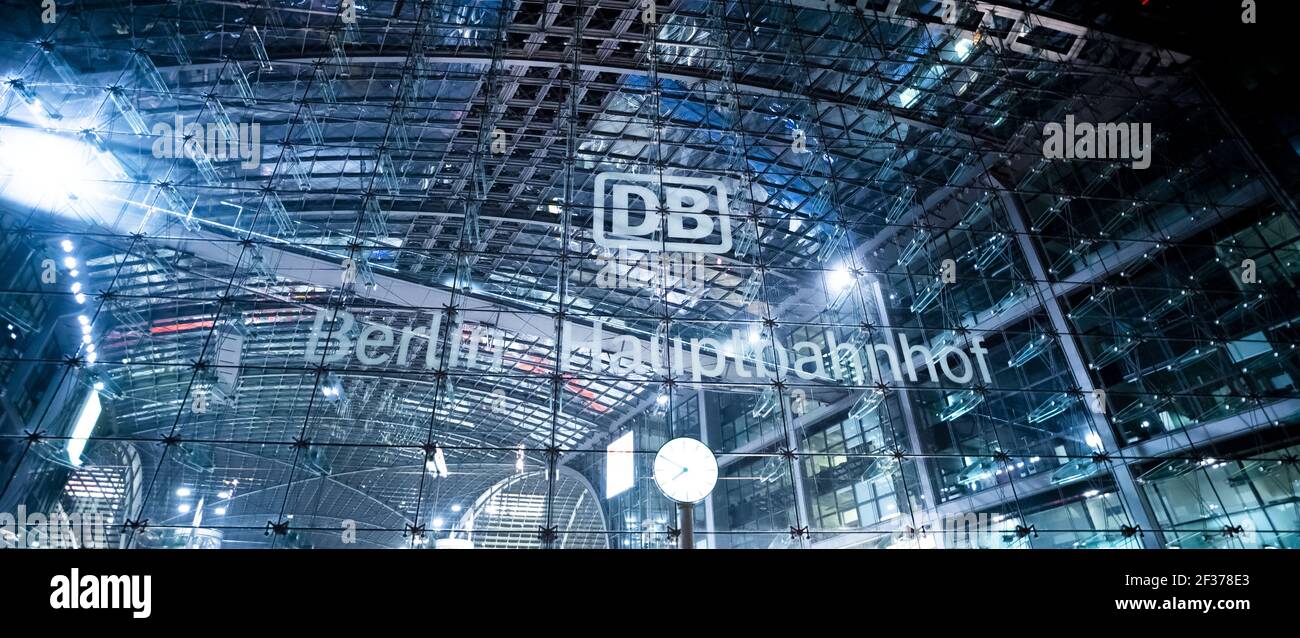 Berlin germany illuminated main station hi-res stock photography and ...