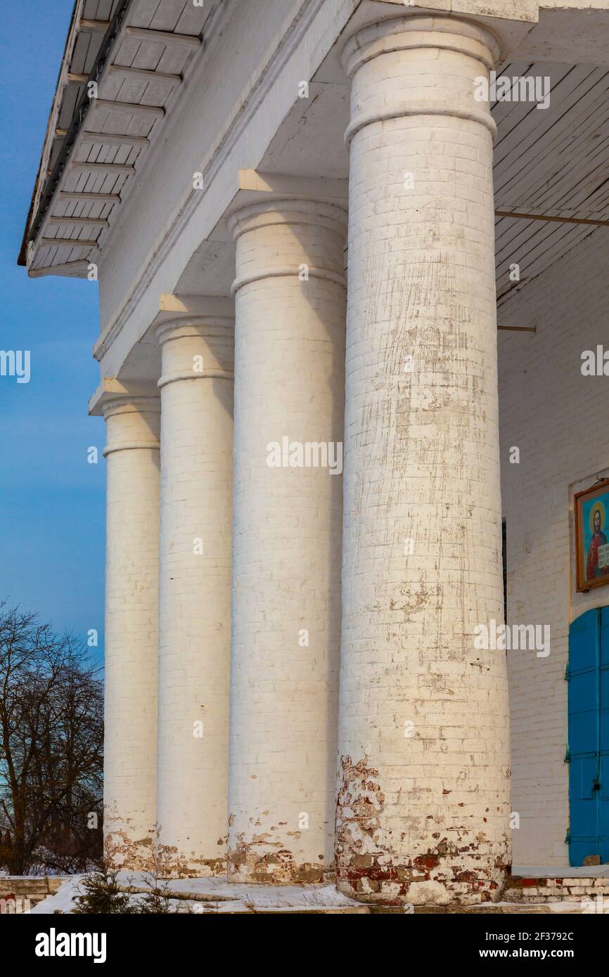 White stone columns hi-res stock photography and images - Alamy