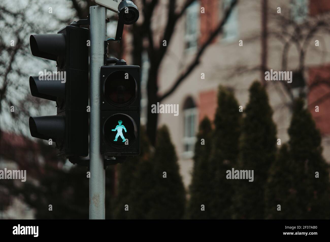 Pedestrian cross light hi-res stock photography and images - Alamy