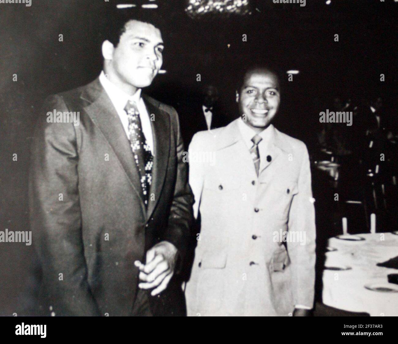 PAUL STEPHENSON WITH MOHAMMED ALI IN 1975. 4/11/05 TOM PILSTON Stock ...