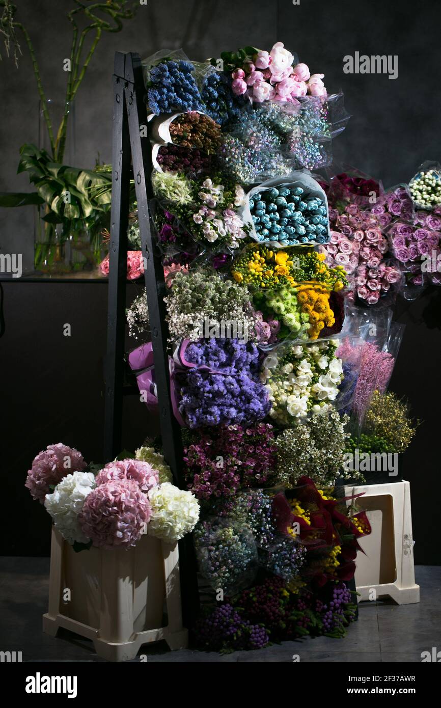 A ladder with flowers bouquets flower shop Stock Photo - Alamy