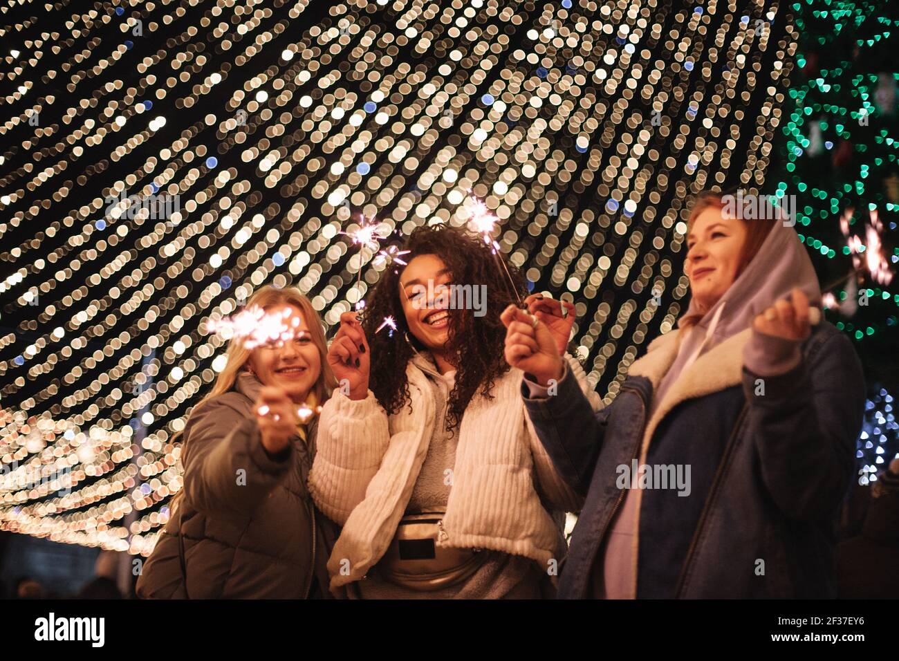 Happy multicultural female friends hi-res stock photography and images ...