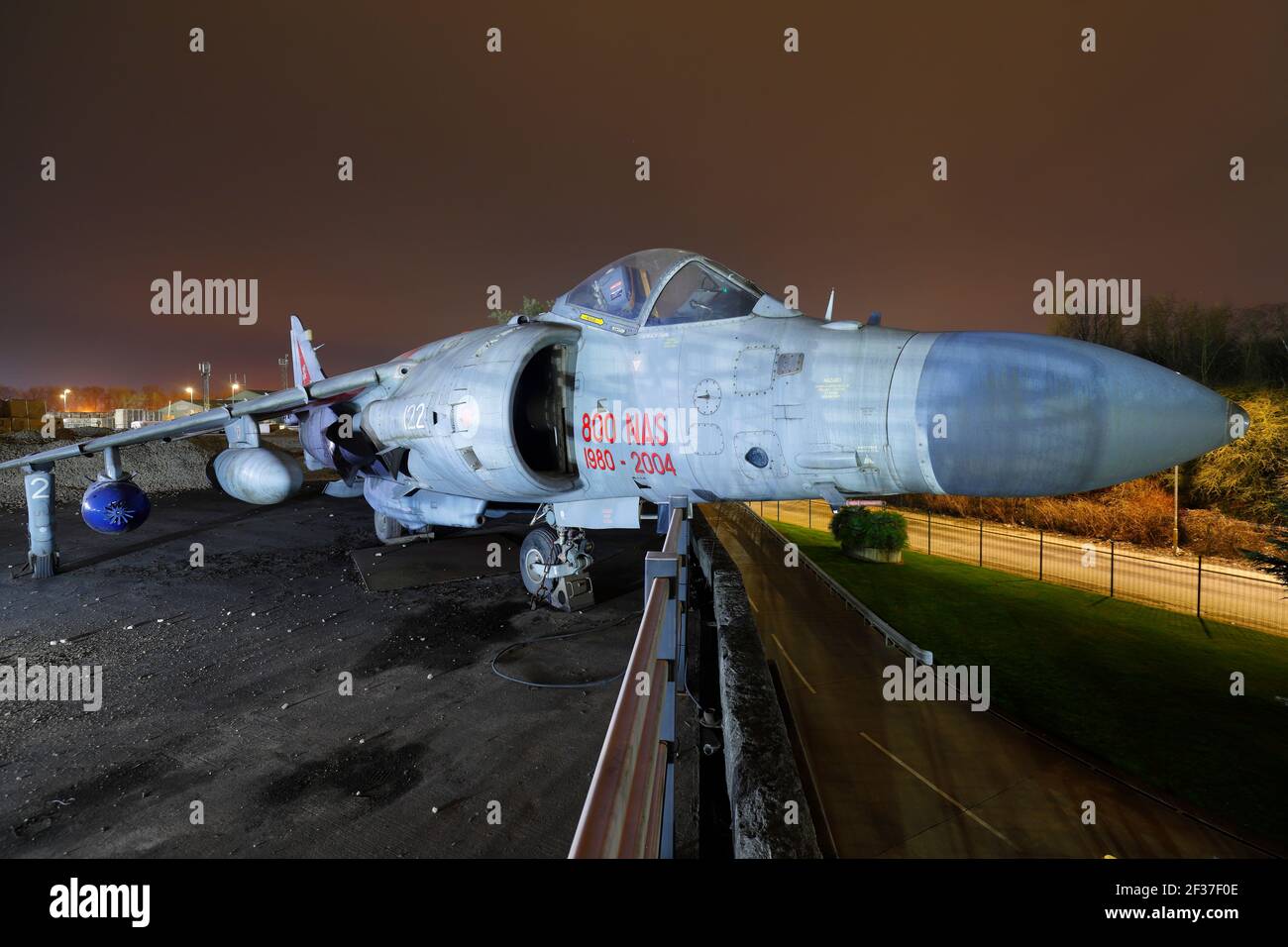 Gate guard aircraft hi-res stock photography and images - Alamy