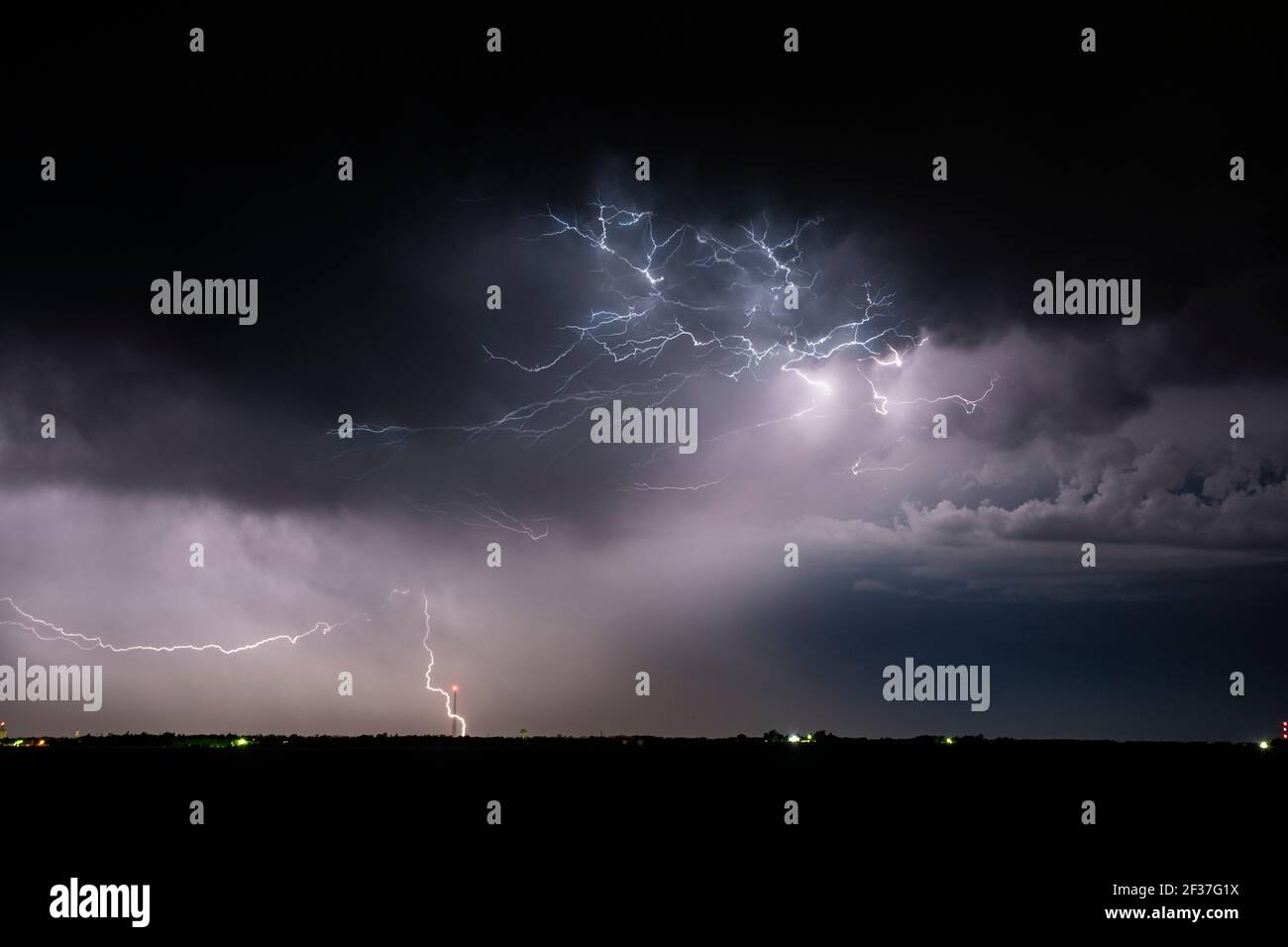Lightning daytime hi-res stock photography and images - Alamy