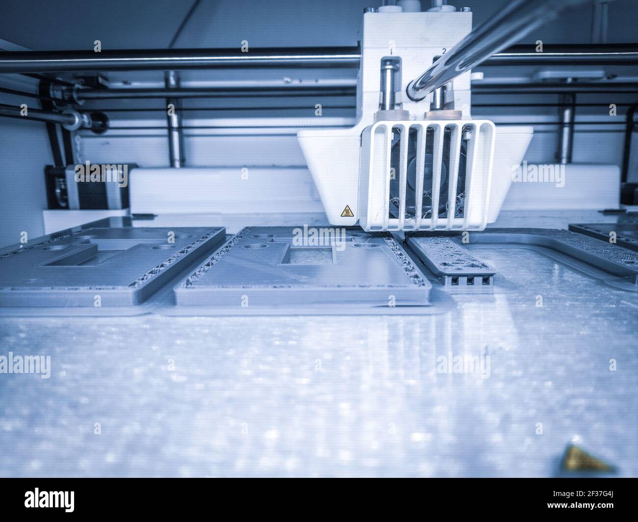 3D printer, printing with plastic wire filament in additive manufactur ...