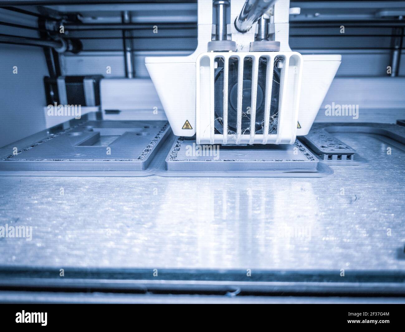 3D printer, printing with plastic wire filament in additive manufactur ...