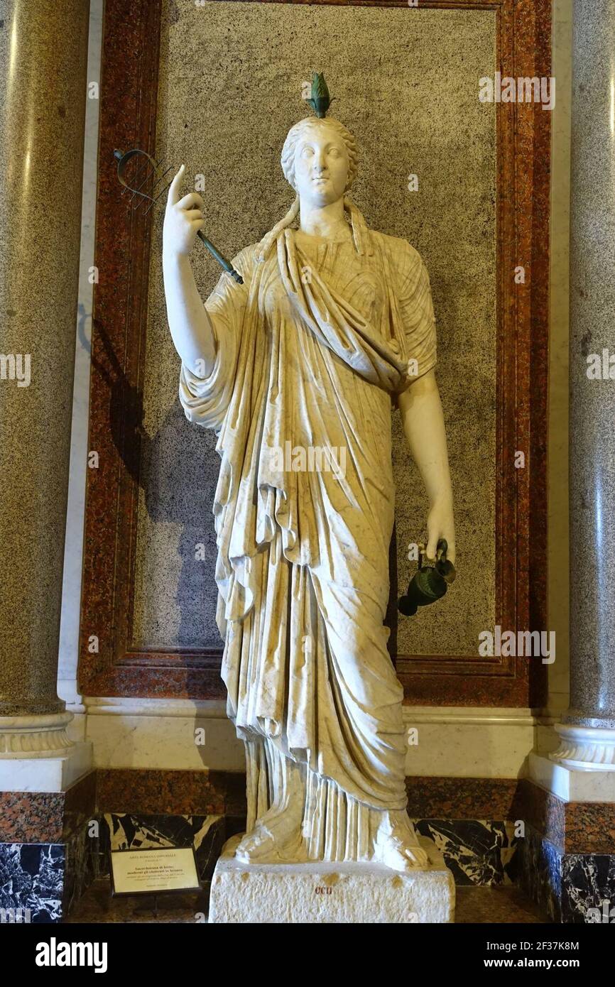 Roman priestess isis hi-res stock photography and images - Alamy