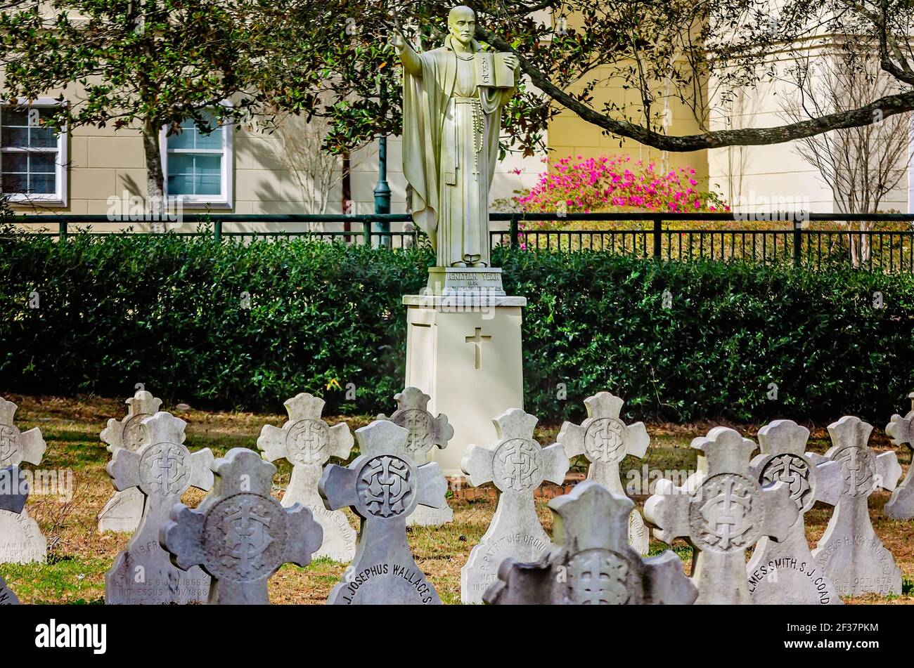 Loyola statue hi-res stock photography and images - Alamy