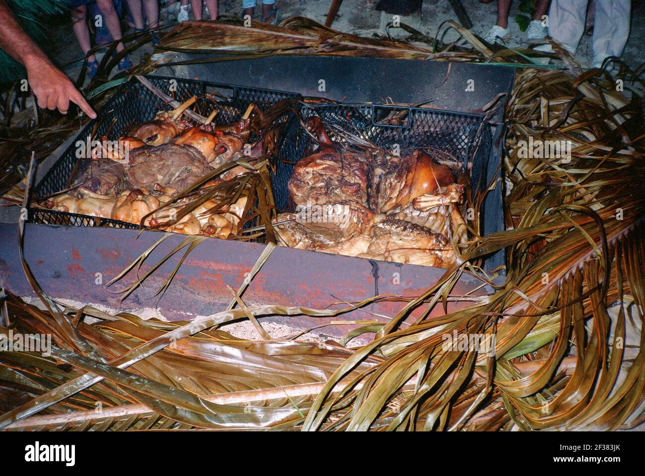 Traditional hangi hi-res stock photography and images - Alamy