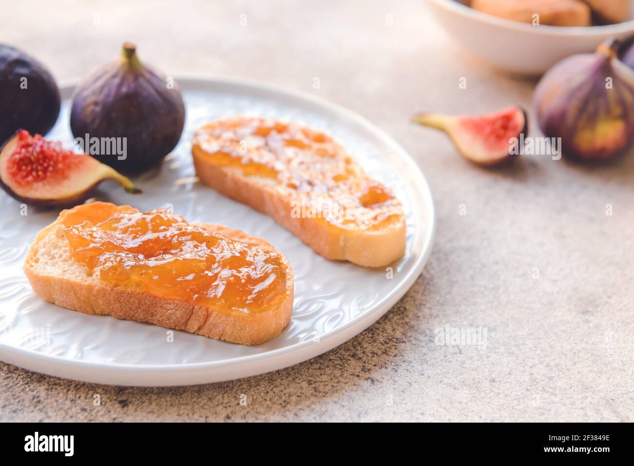 Toasts with sweet fig jam on grunge background Stock Photo - Alamy
