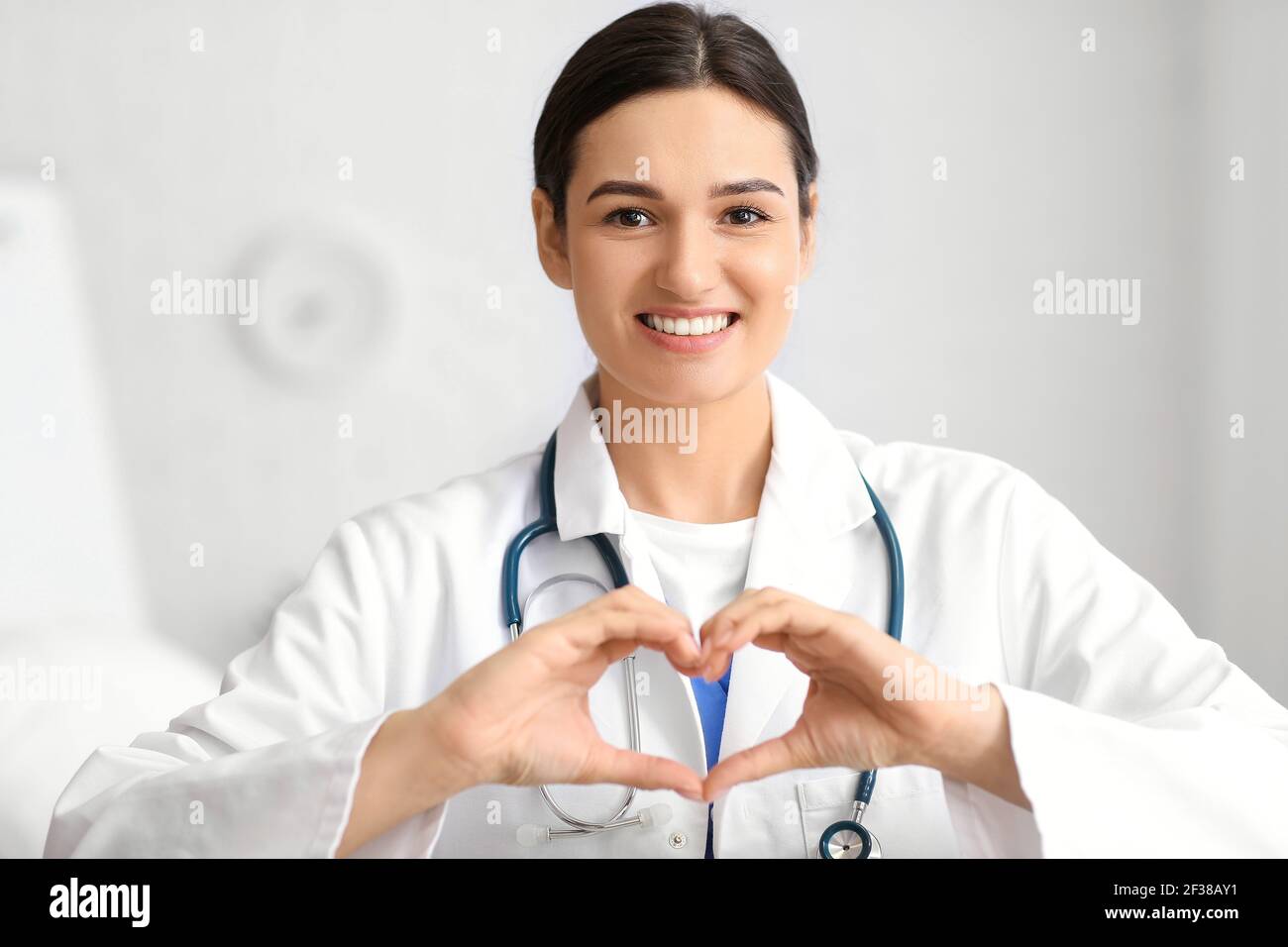 Cardiologist making heart hands hi-res stock photography and images - Alamy
