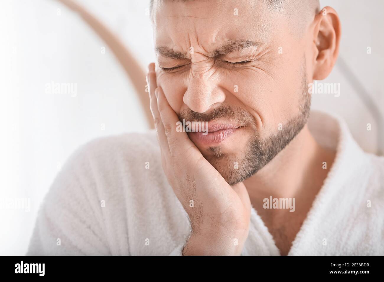 Man suffering from tooth ache in morning Stock Photo - Alamy