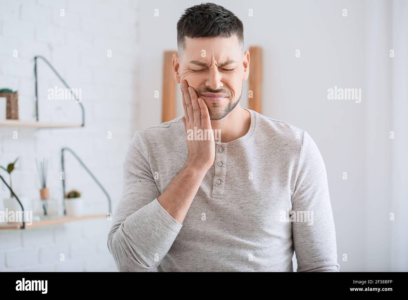 Man suffering from tooth ache in morning Stock Photo - Alamy