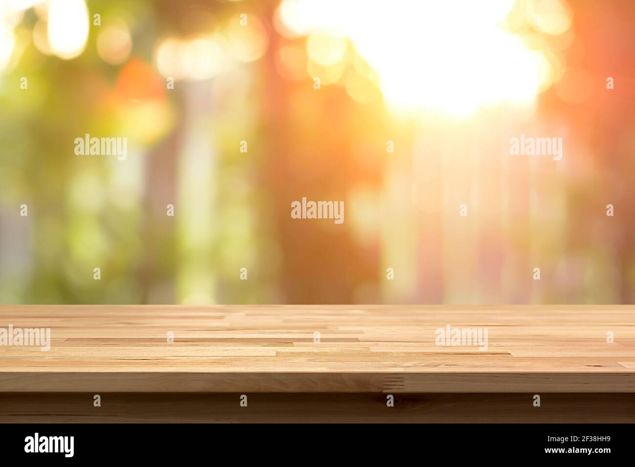 Shiny table hi-res stock photography and images - Alamy