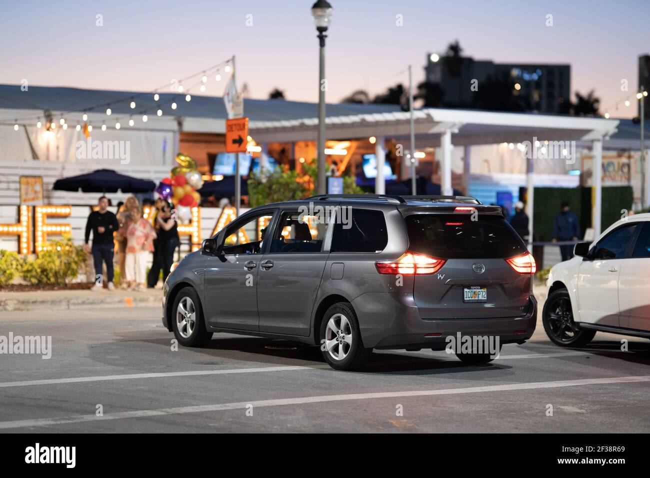 Waiting for uber night hi-res stock photography and images - Alamy