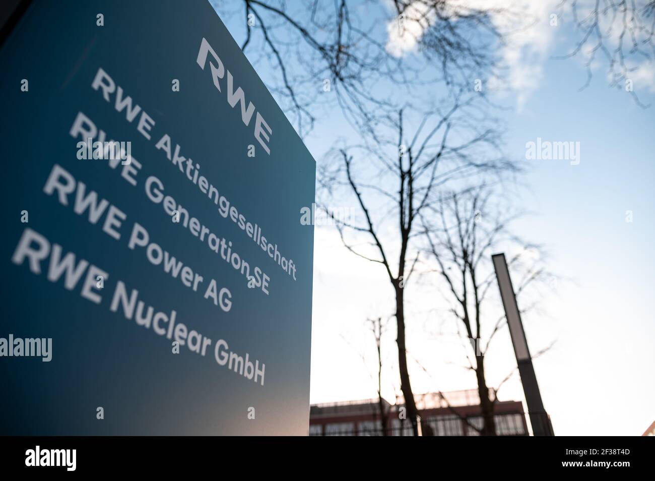 Logo sign outside headquarters campus hi-res stock photography and ...