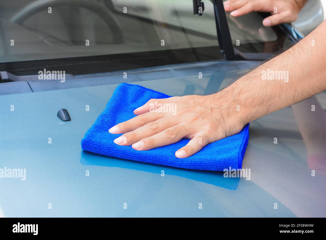 Hand cleaning car bonnet with microfiber cloth Stock Photo - Alamy