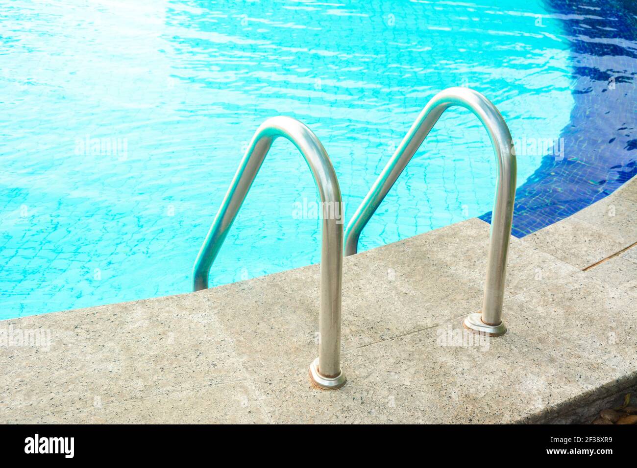 Swimming pool ladder Stock Photo - Alamy