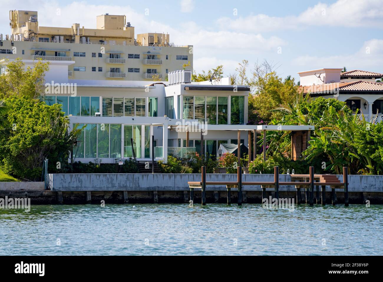 Modern luxury home hi-res stock photography and images - Alamy