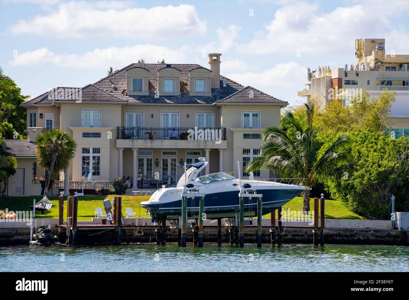 Megamansion hi-res stock photography and images - Alamy