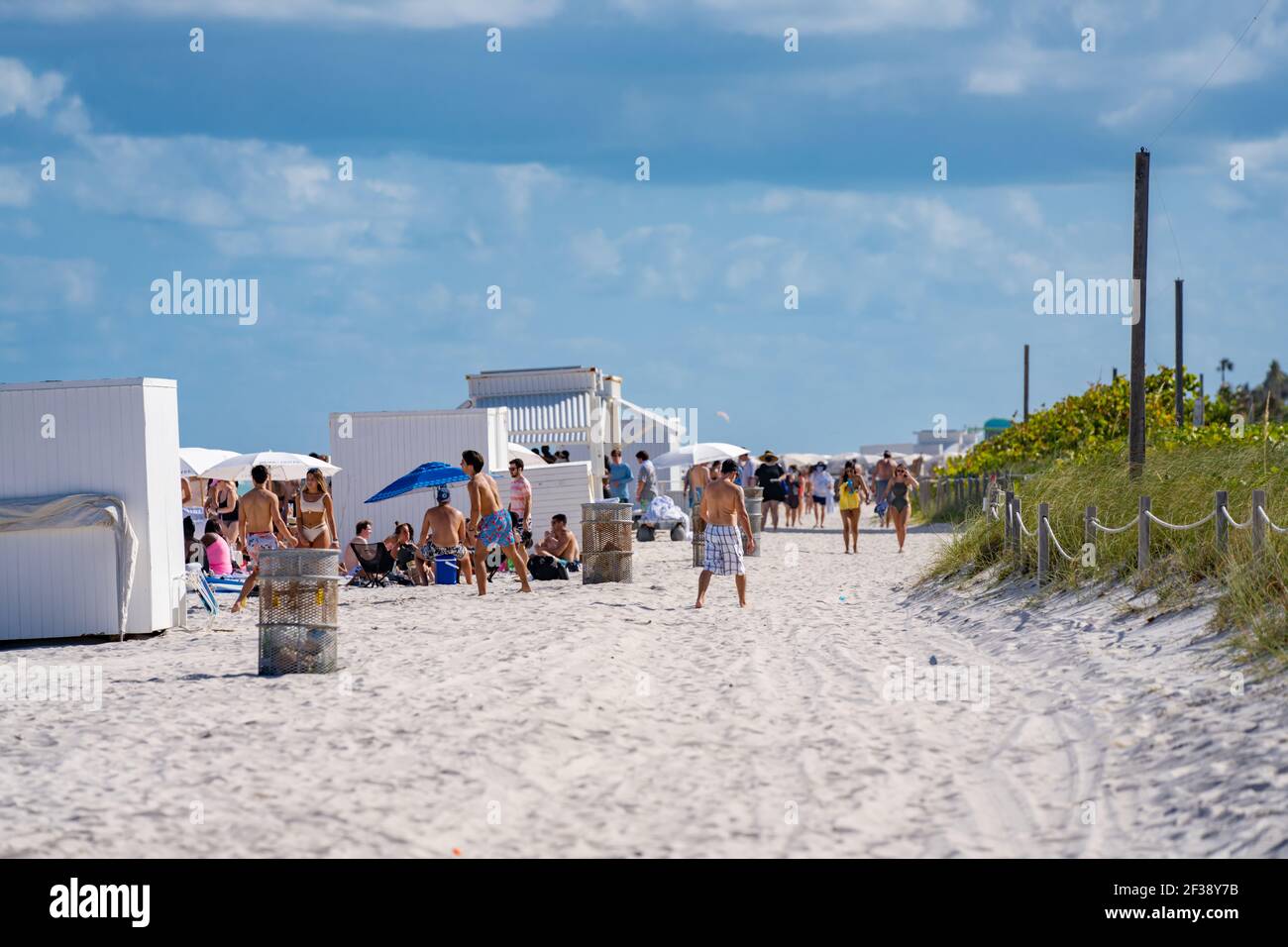 Florida spring break crowd hi-res stock photography and images - Alamy