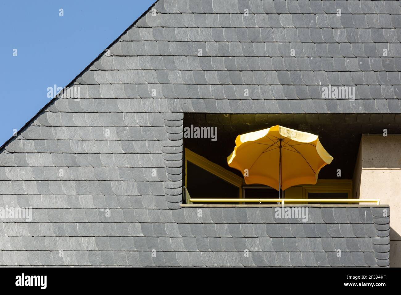 Slate shingle roof hi-res stock photography and images - Alamy