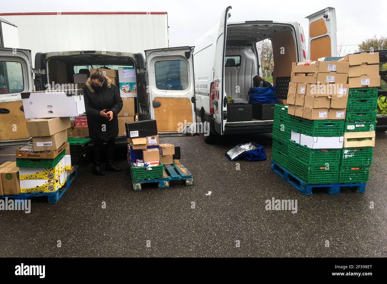 Volunteers load vans with food for social organizations, Decines ...