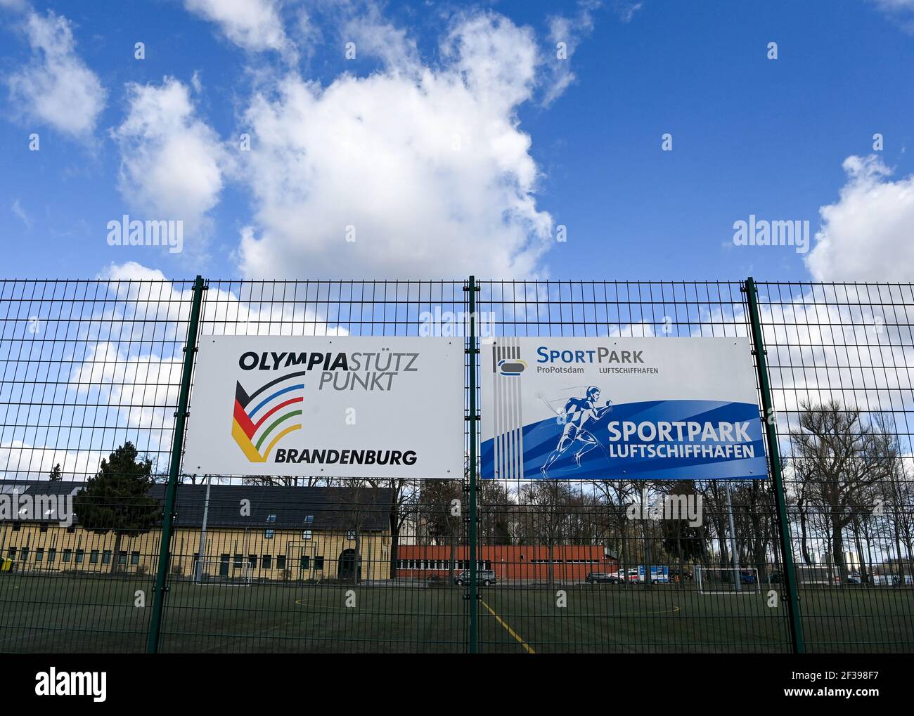 Sports hall signs hi-res stock photography and images - Alamy