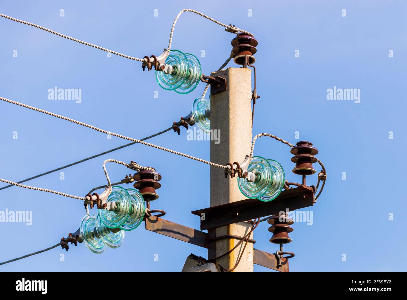 Three phase overhead power lines hi-res stock photography and images ...