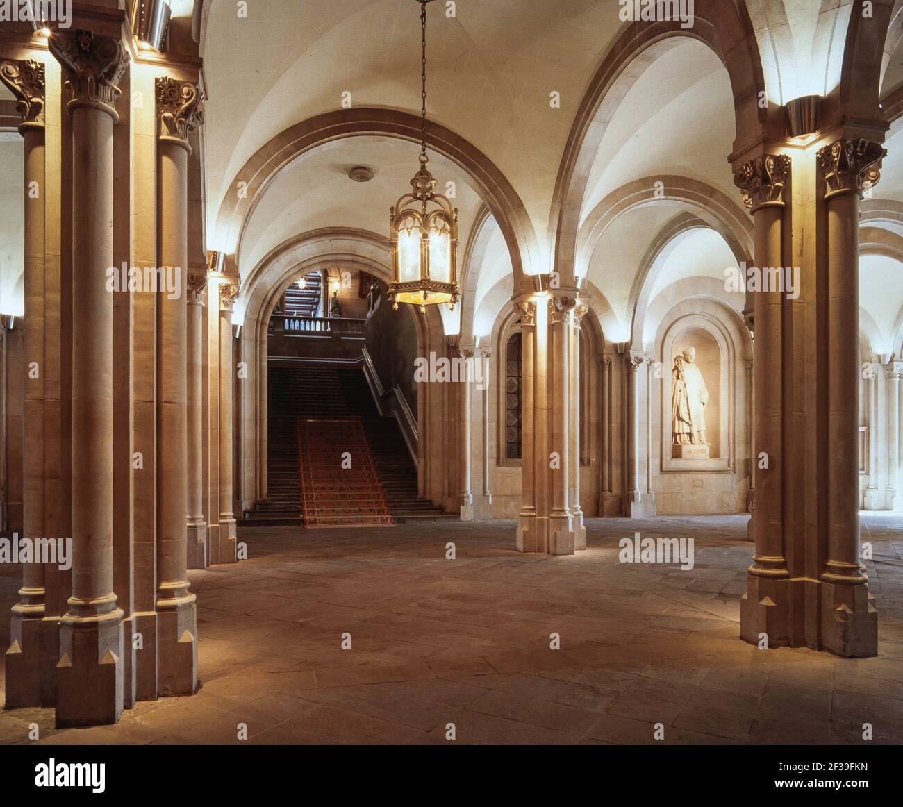 Vestíbulo de la Universitat de Barcelona, construida entre 1863 y 1892 ...