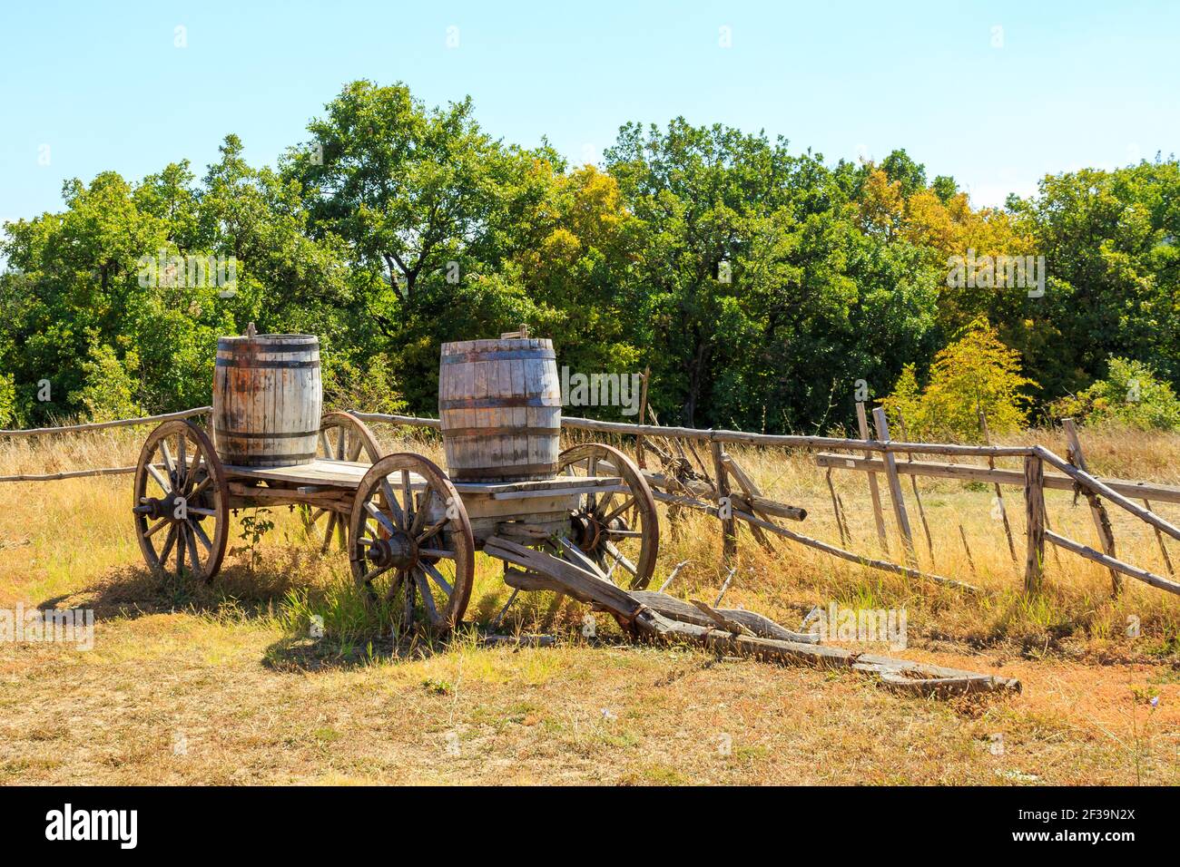 Old farmers barn wagon wooden wheel hi-res stock photography and images ...