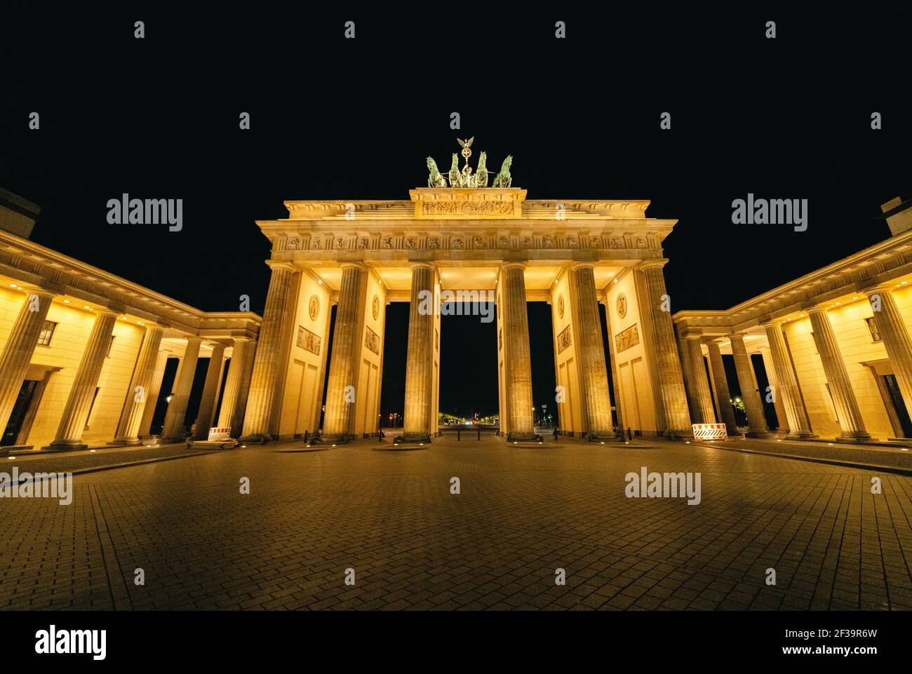 Brandenburger tor images hi-res stock photography and images - Alamy