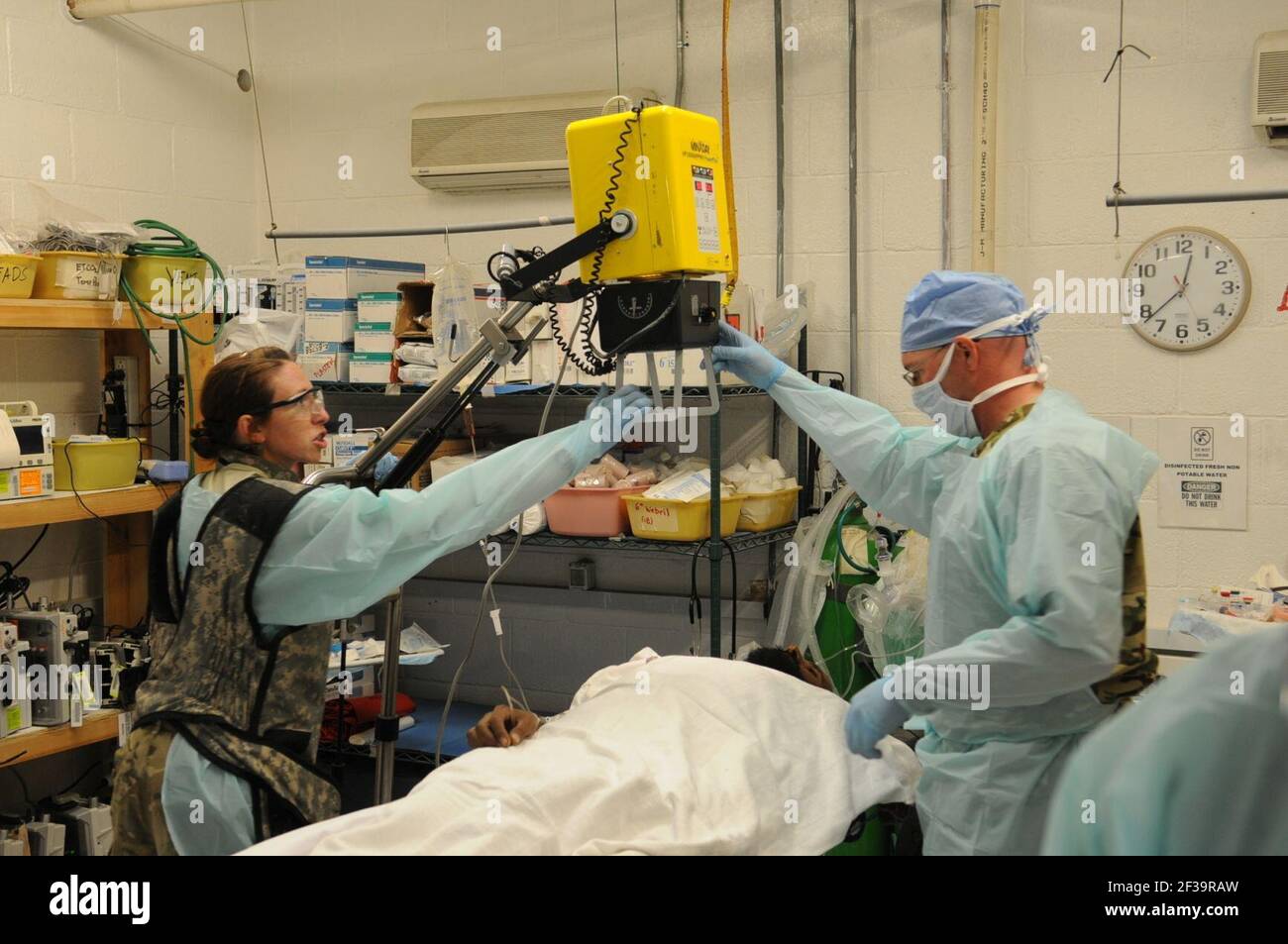 Forward surgical team hi-res stock photography and images - Alamy
