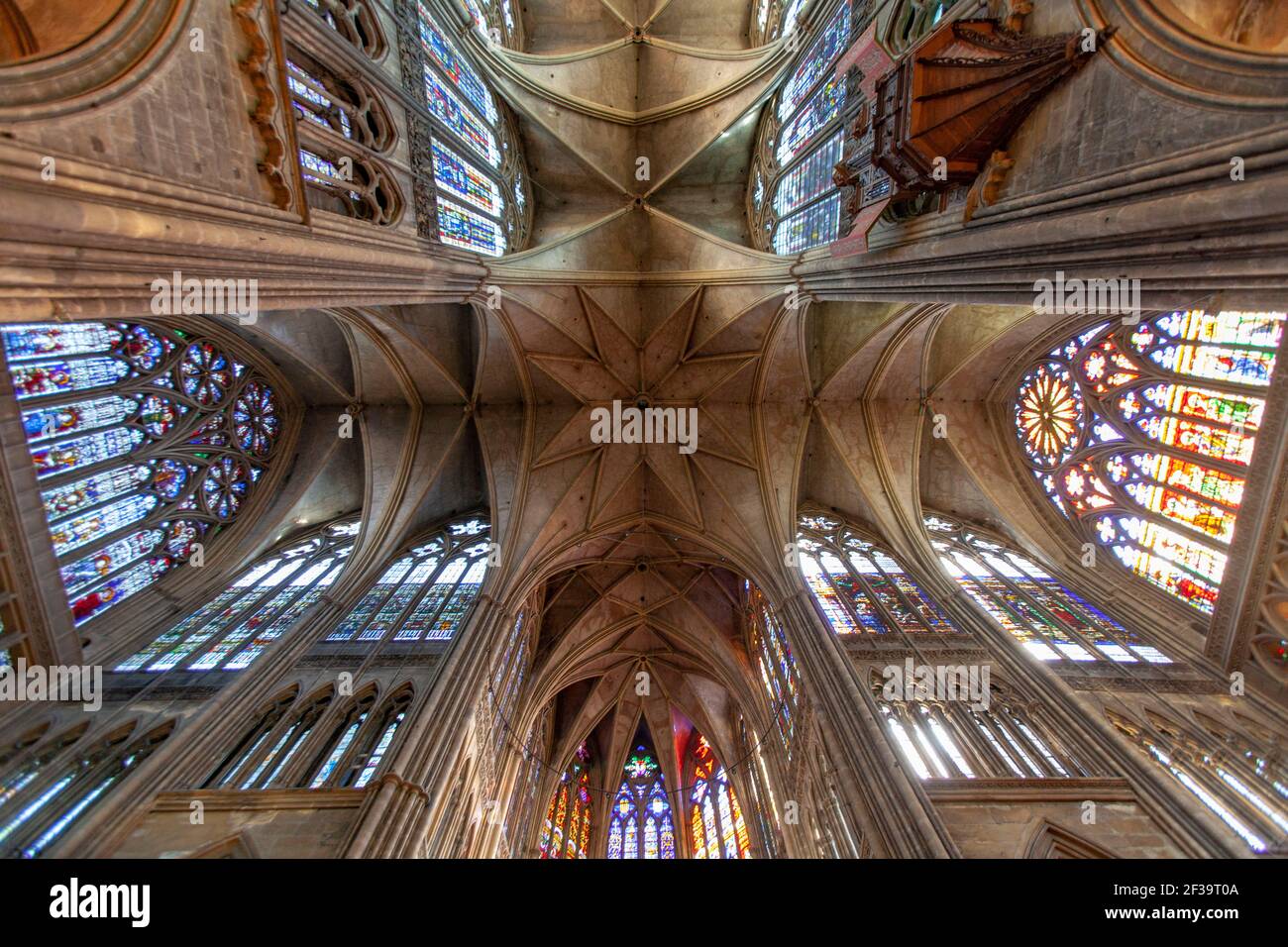 Metz (north-eastern France): interior of Metz Cathedral or St.Stephen's ...