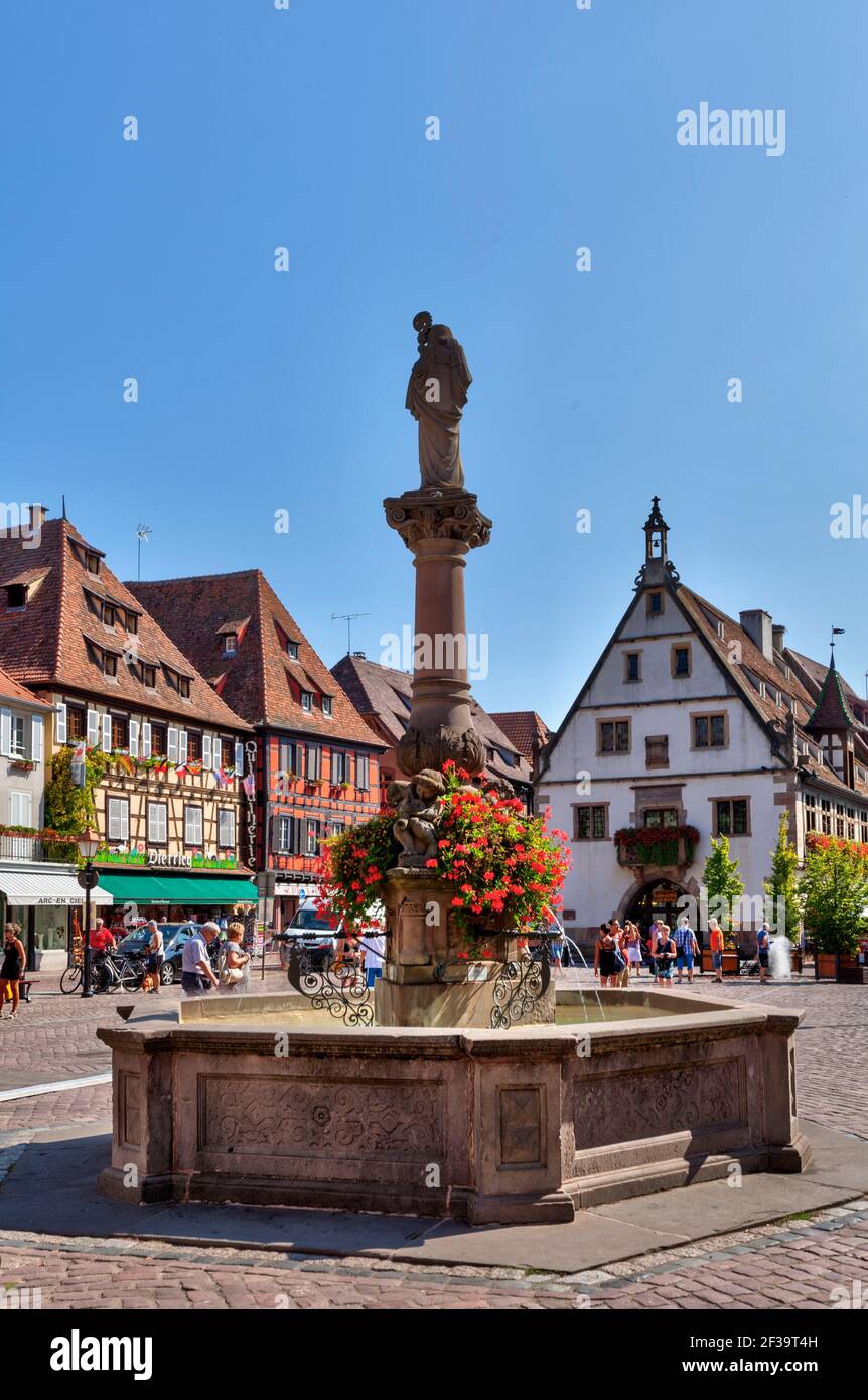 Alsatian architecture hi-res stock photography and images - Alamy